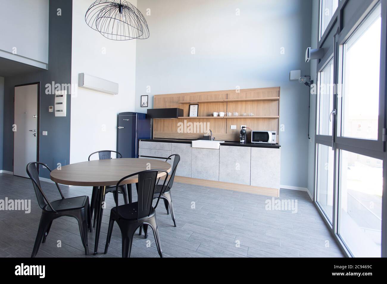 Interior shot of a modern loft flat, no people are visible Stock Photo ...