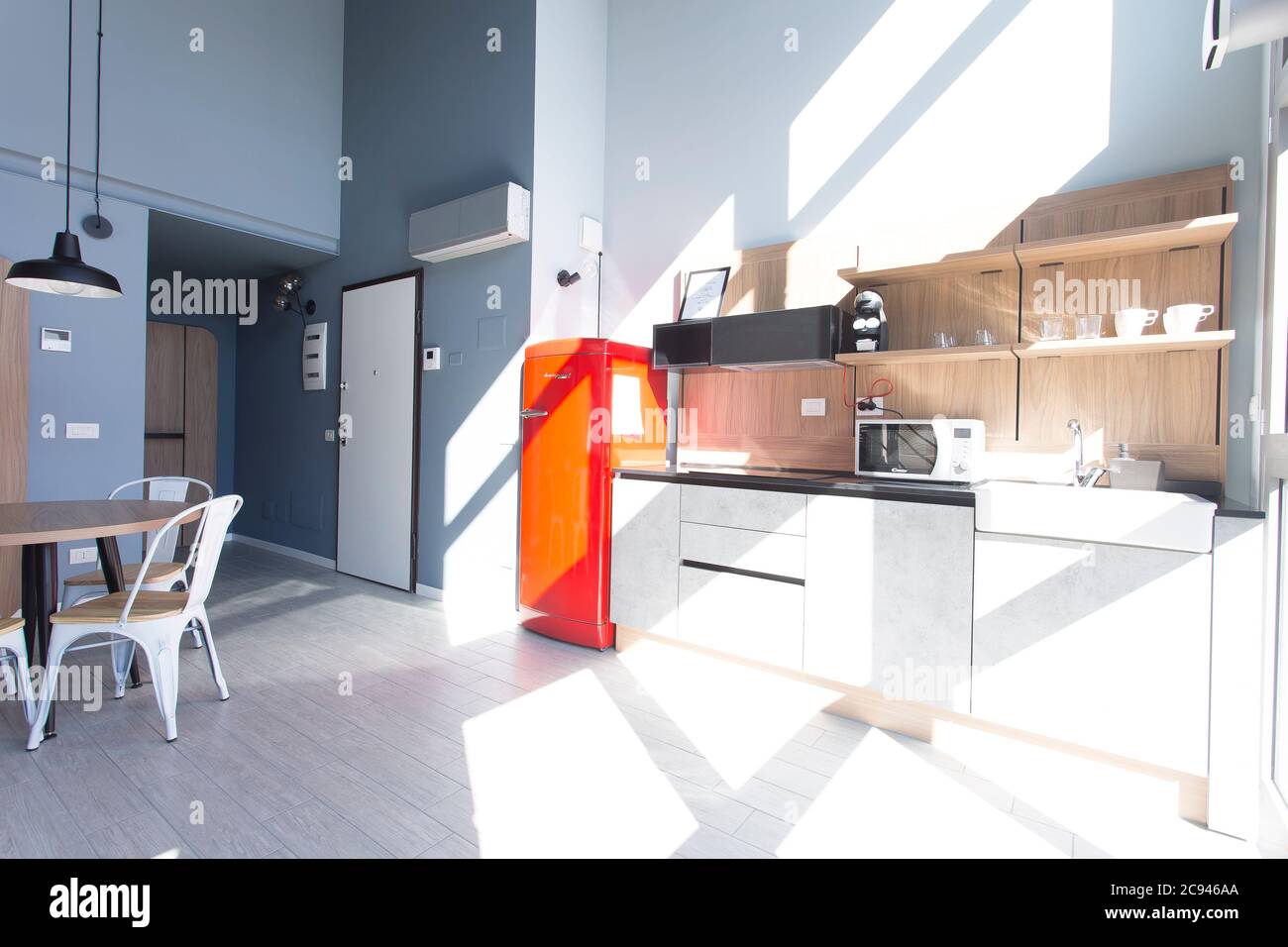 Interior shot of a modern loft flat, no people are visible Stock Photo ...