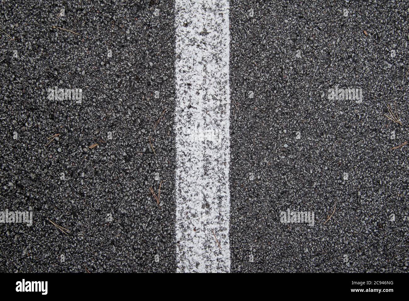 White line painted on asphalt, texture Stock Photo - Alamy