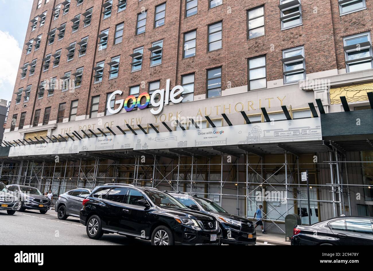 Google employees at work hi-res stock photography and images - Alamy