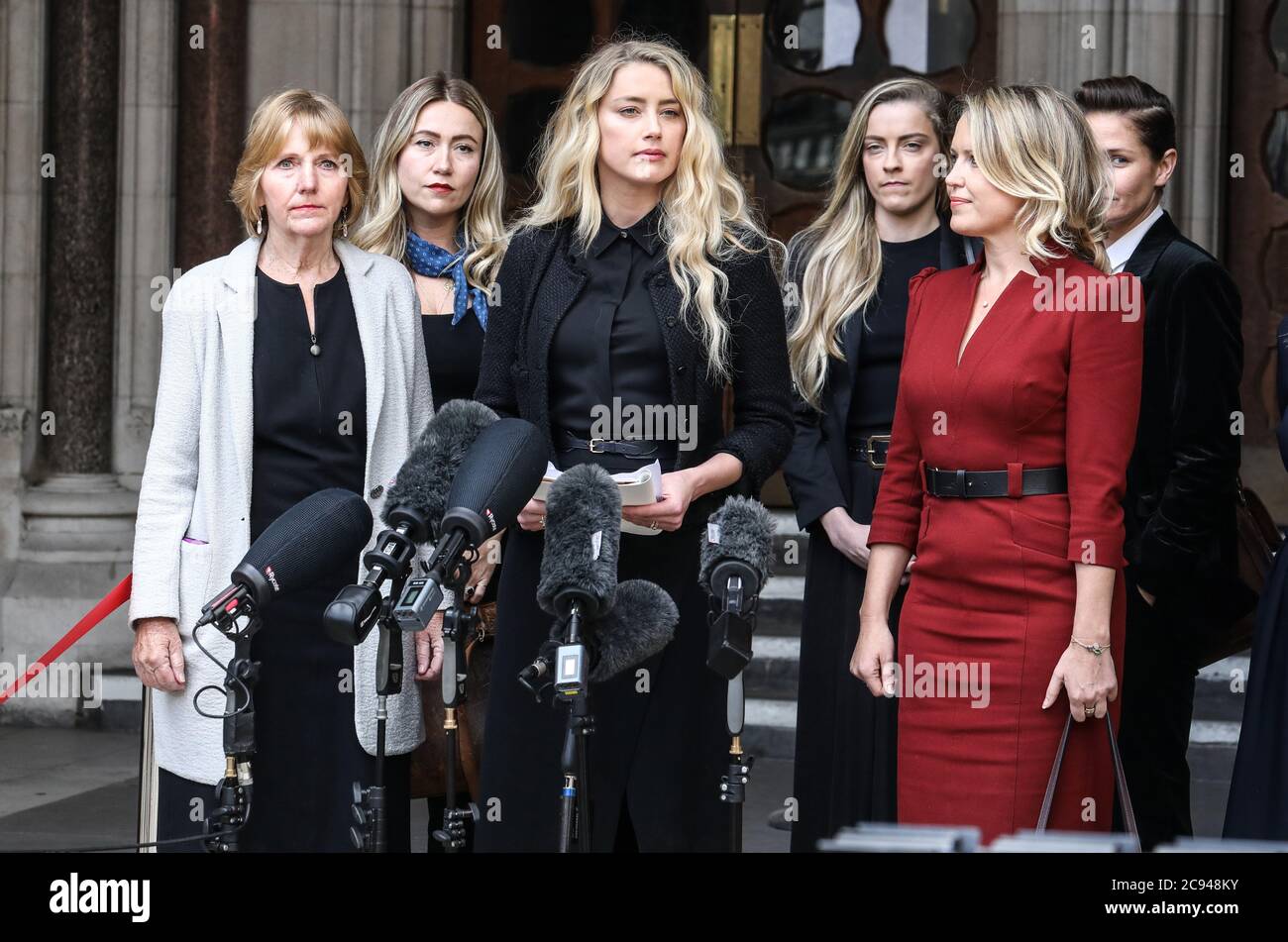 Amber Heard gives a statement outside the Royal Courts of Justice on ...