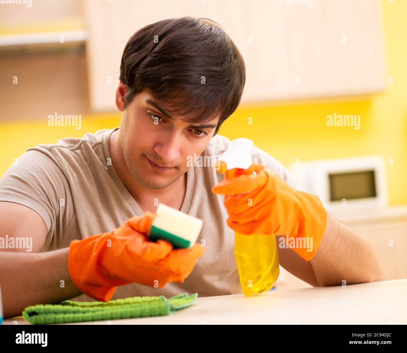Washing plates in protective hi-res stock photography and images - Alamy