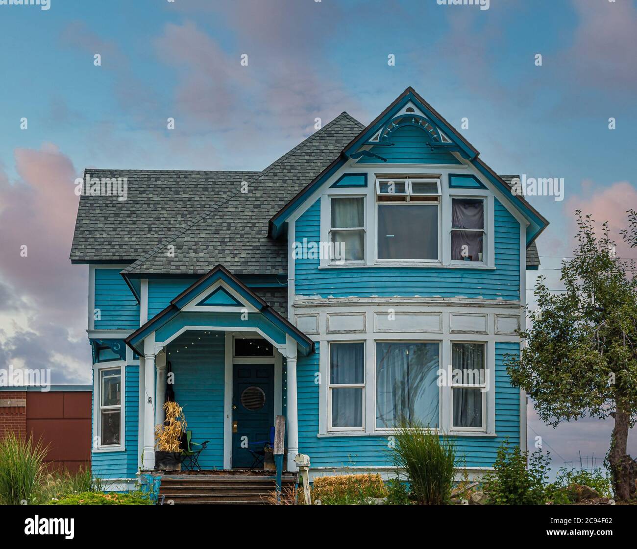 Blue victorian hi-res stock photography and images - Alamy