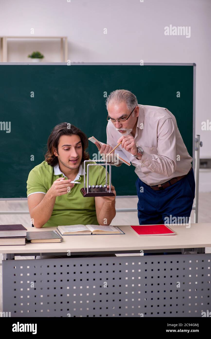 Old professor physicist and student in the classroom Stock Photo - Alamy