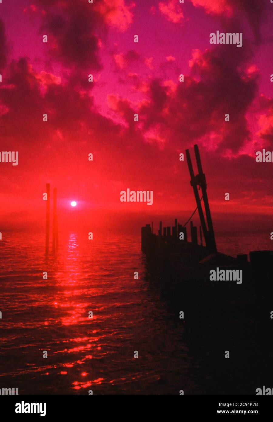 Dawn river red sky hi-res stock photography and images - Alamy