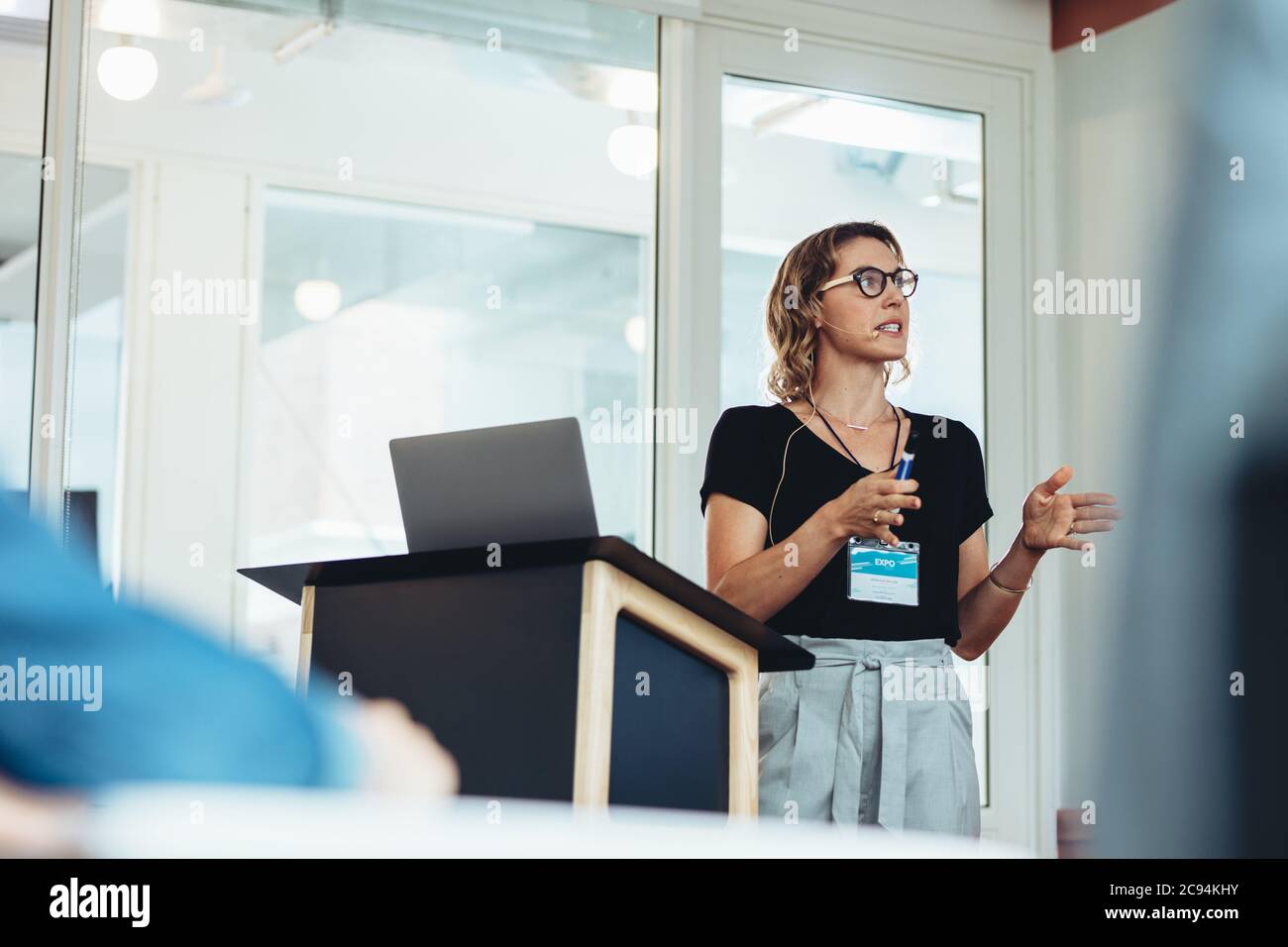 Female giving speech podium hi-res stock photography and images - Alamy