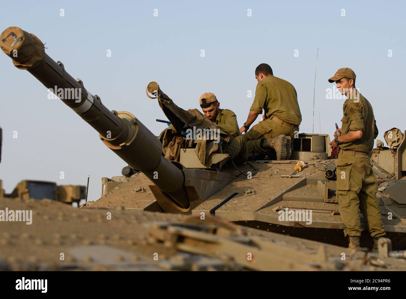 Israeli tanks lebanon hi-res stock photography and images - Alamy