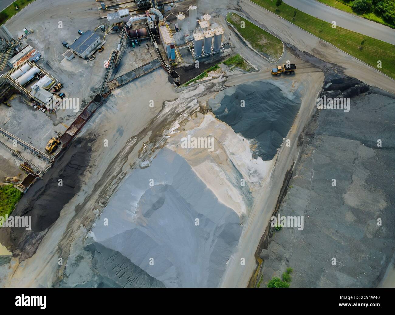 Asphalt processing and recycling plant, transformation into gravel ...