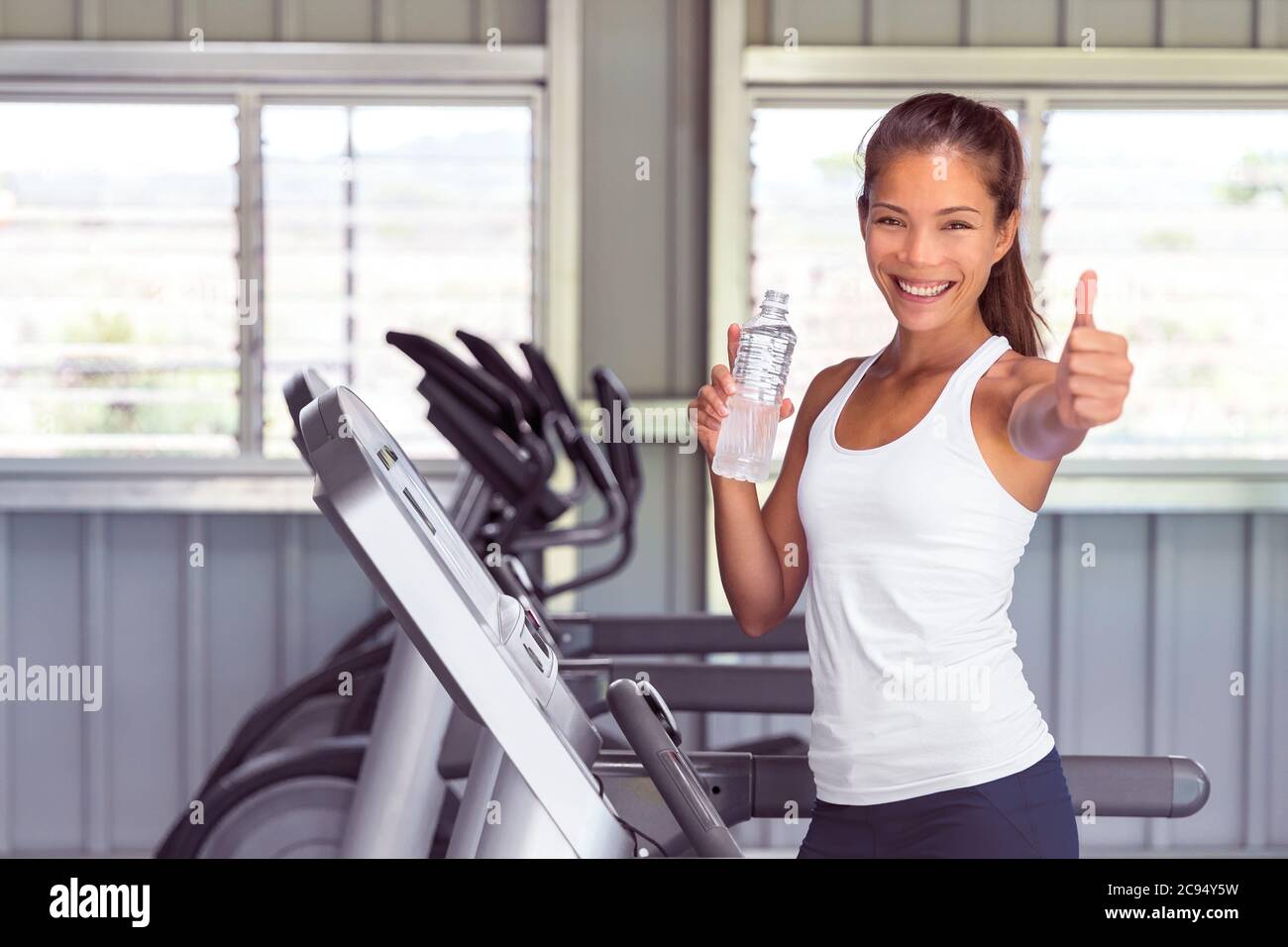 Gym woman hi-res stock photography and images - Alamy