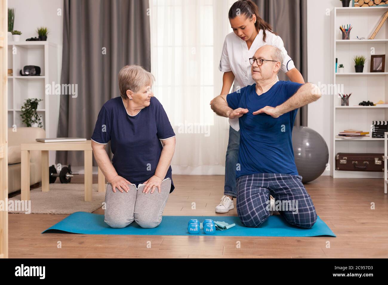 Assistance doing physiotherapy at home with old people. Home assistance ...