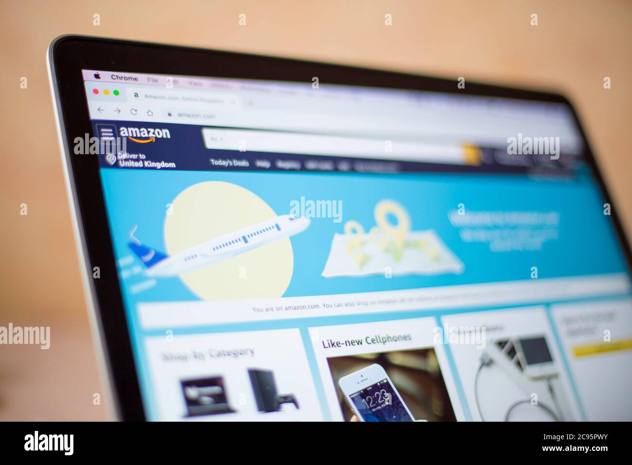 Amazon web site on computer screen Stock Photo - Alamy