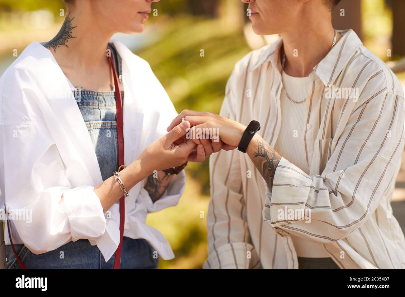 Romantic lesbians hi-res stock photography and images - Alamy