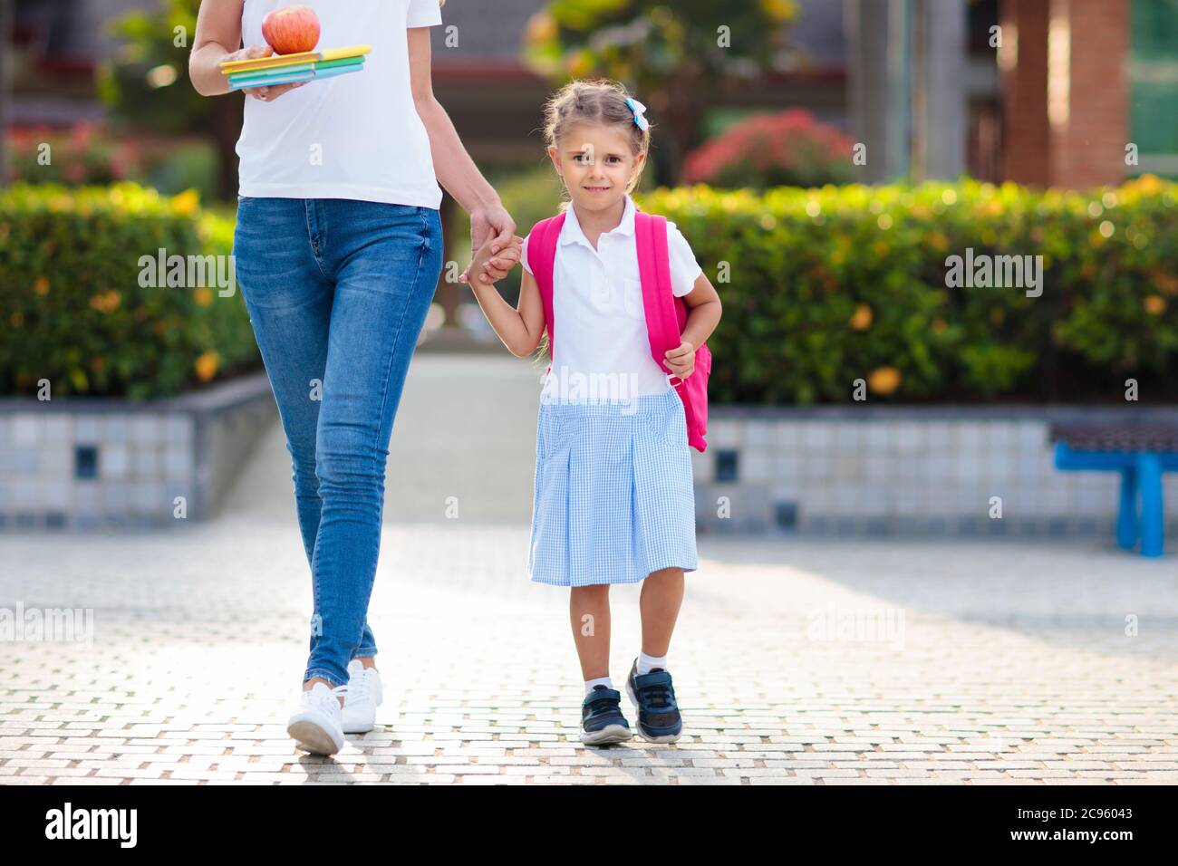 Kids in back of pick up hi-res stock photography and images - Alamy