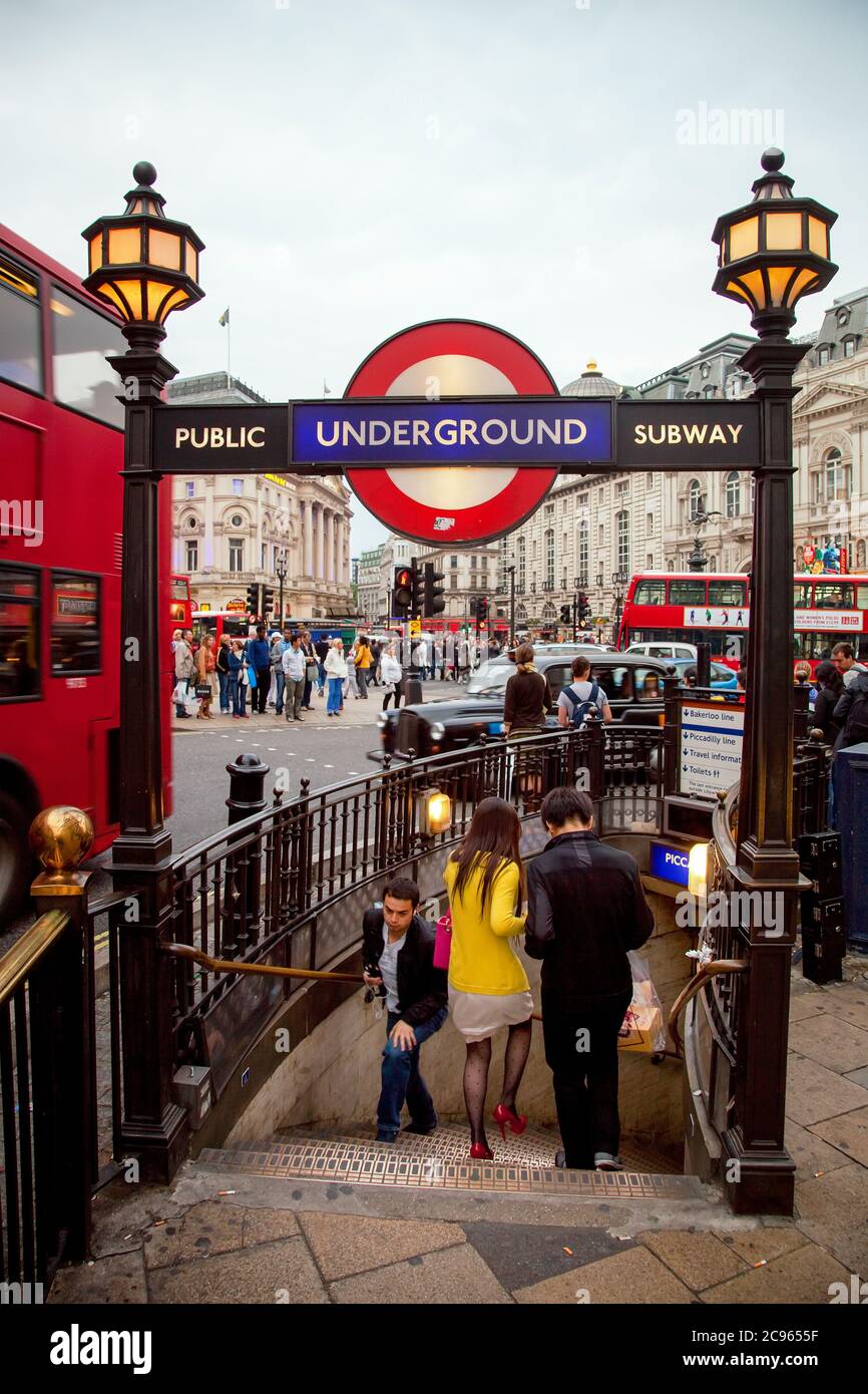 London, Great Britain - Piccadilly Circus. Street scene at the entrance ...