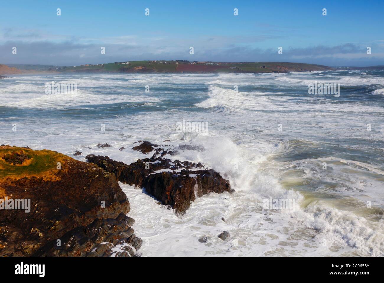 Ireland ocean waves hi-res stock photography and images - Alamy