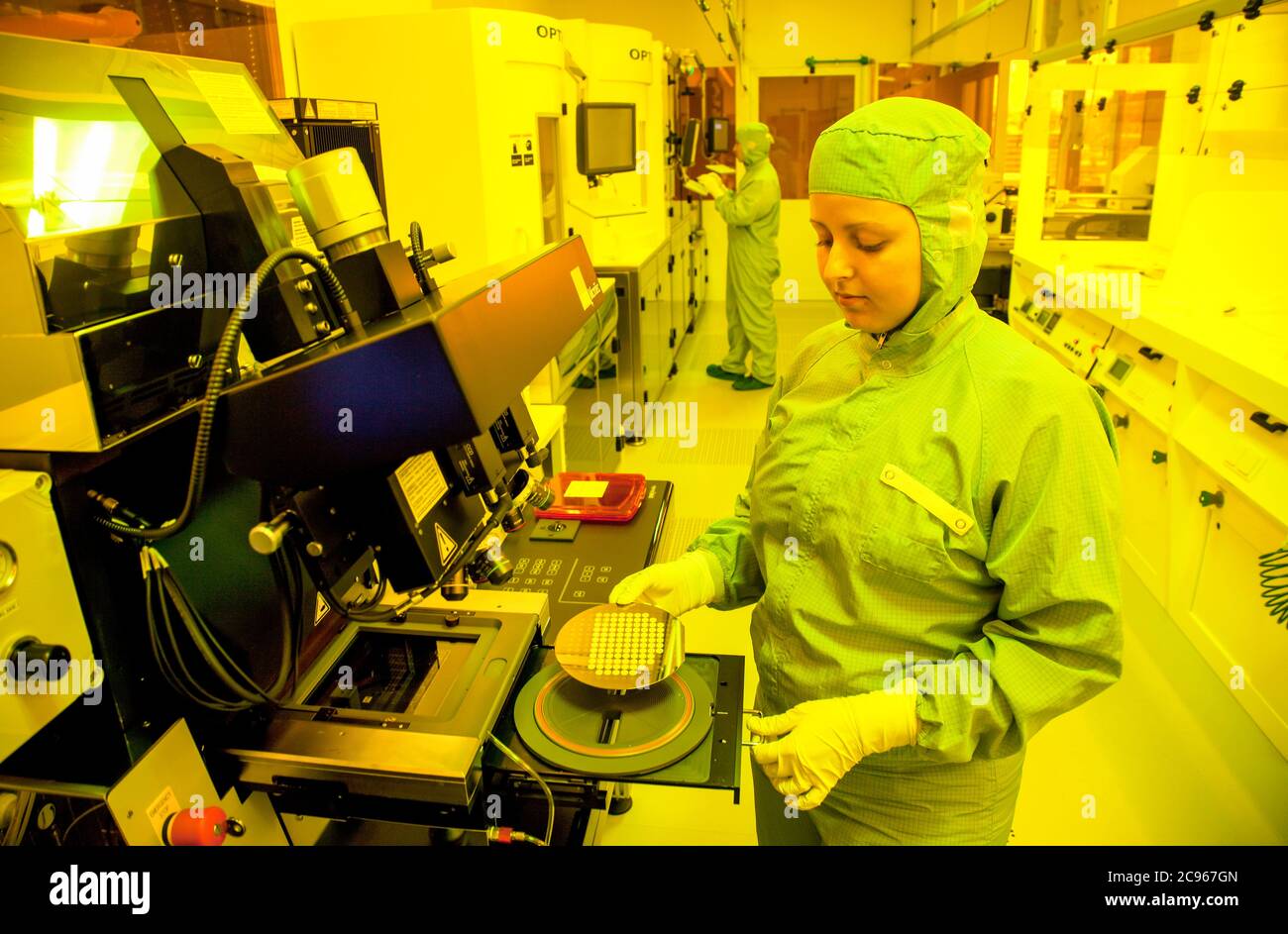 Semiconductor wafer germany hi-res stock photography and images - Alamy
