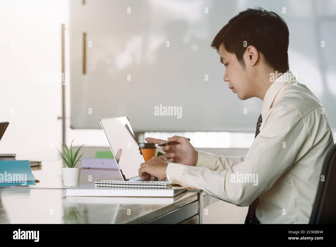 Businessman notebook laptop computer hi-res stock photography and ...