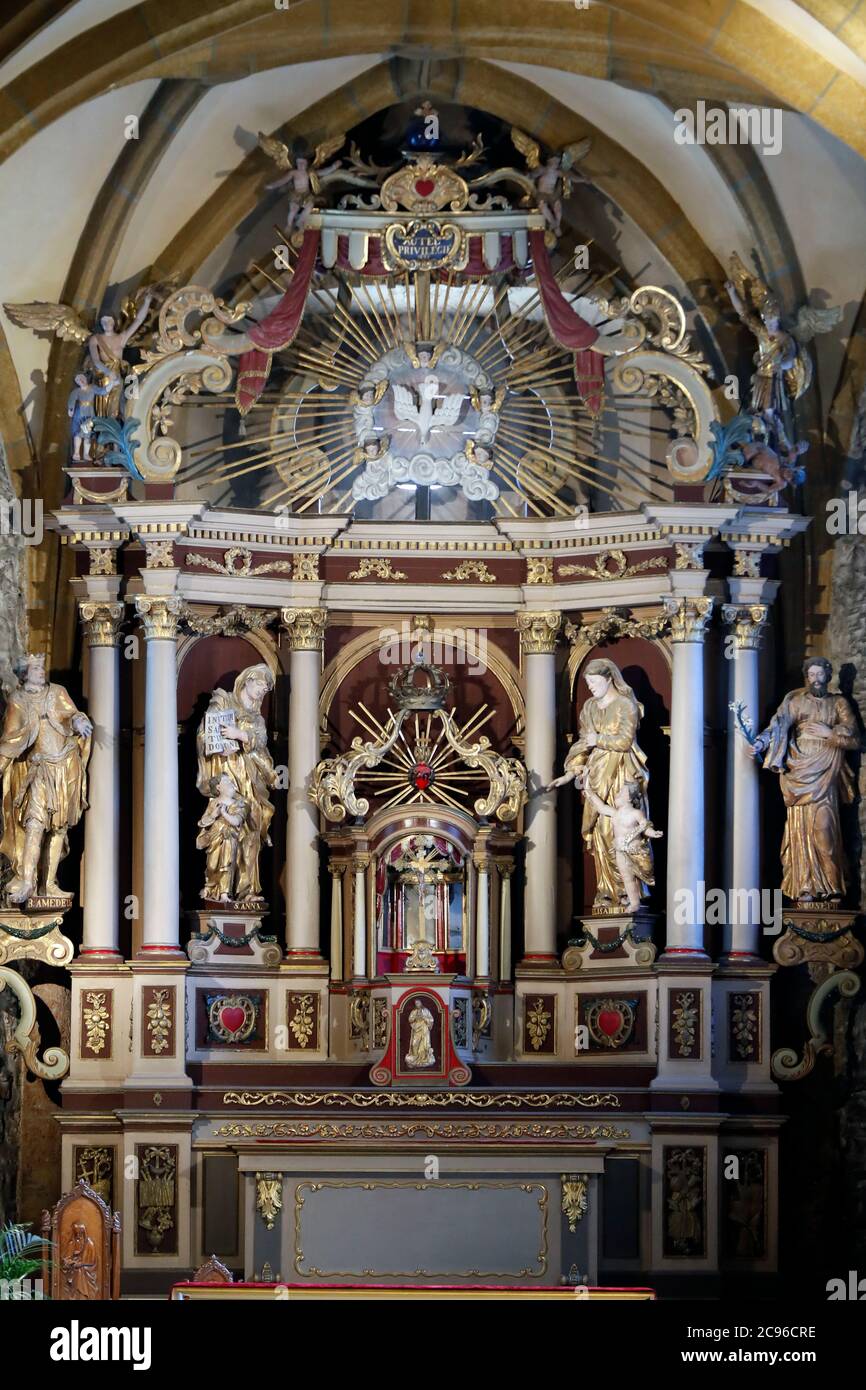 The altarpiece, dated 1731, was sculpted and painted by Jean Baptiste ...