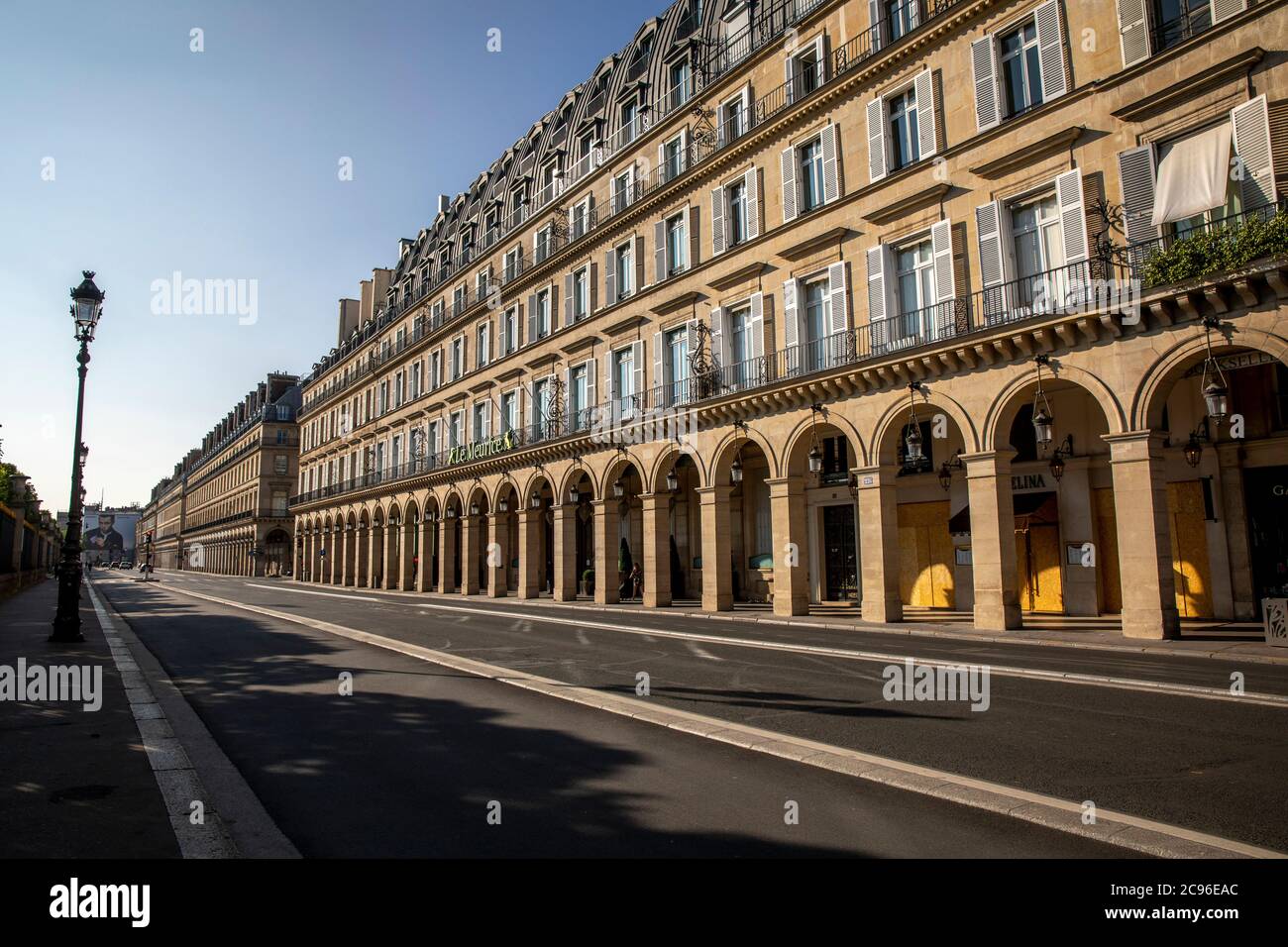 Paris 2020 street hi-res stock photography and images - Alamy