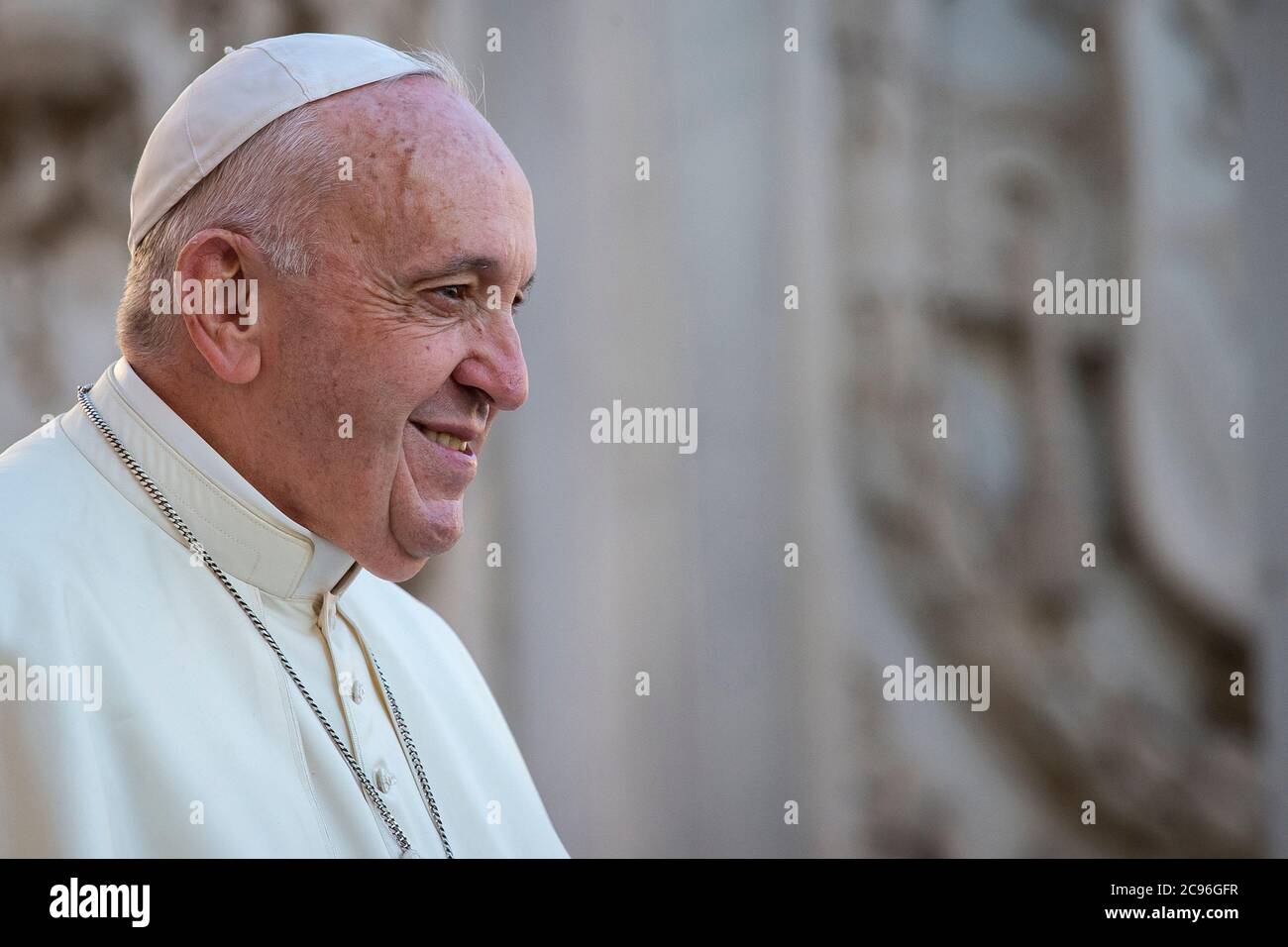 Pope Francis in Saint Peter's square at the Vatican Stock Photo - Alamy