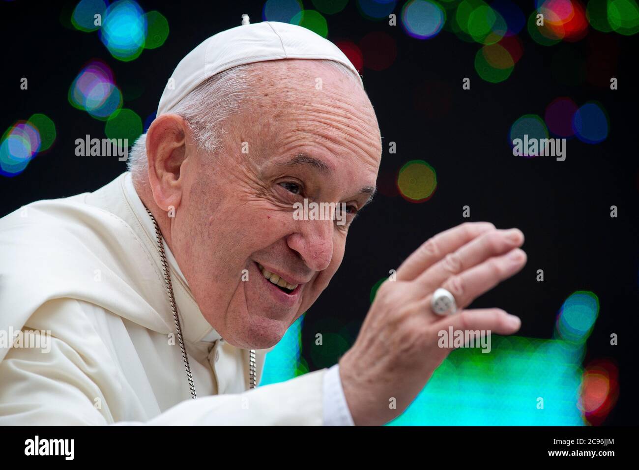 Pope hand gesture hi-res stock photography and images - Alamy