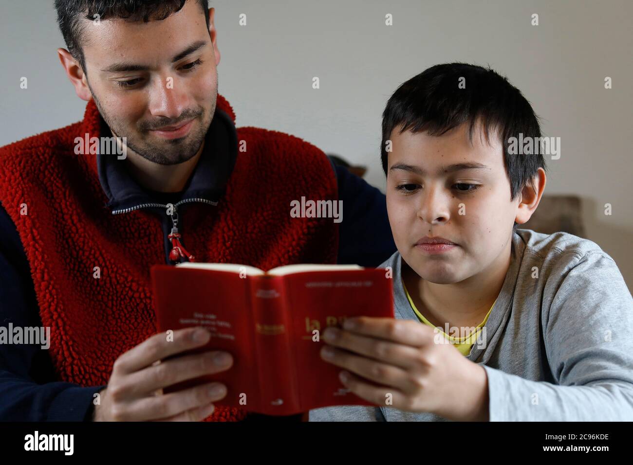 Brothers reading hi-res stock photography and images - Alamy
