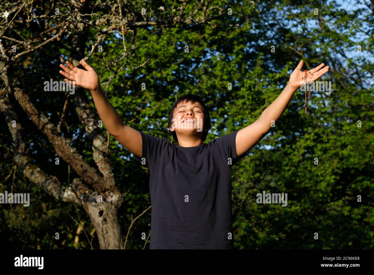 Bras ouvert hi-res stock photography and images - Alamy