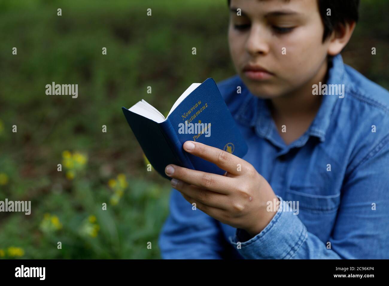 Reading the gospel hi-res stock photography and images - Alamy