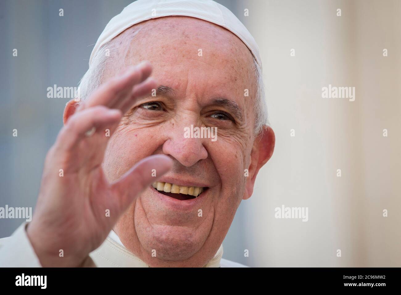 Pope francis waving hi-res stock photography and images - Alamy
