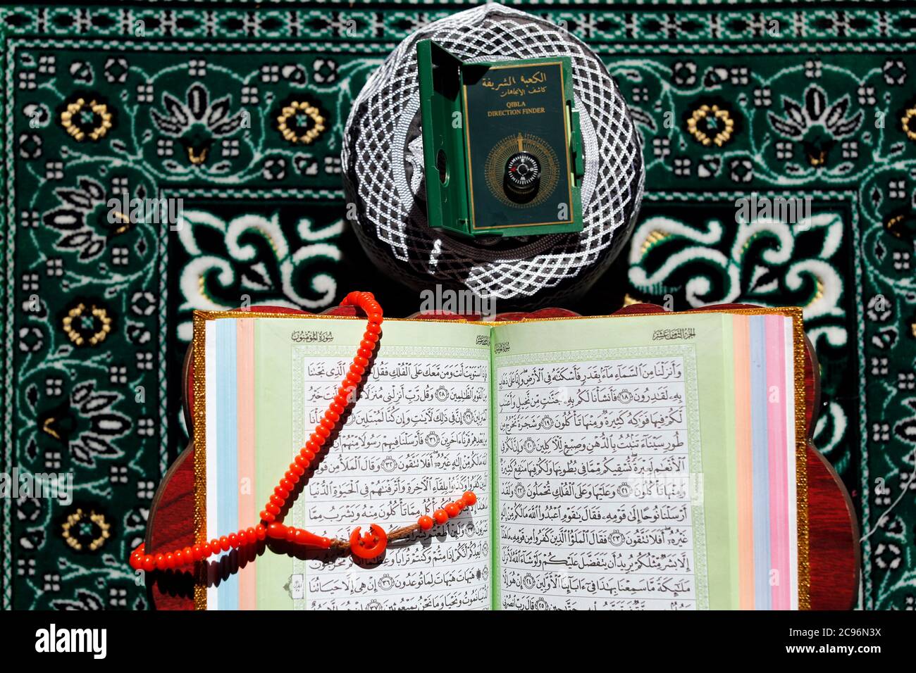 Muslim prayer mat hi-res stock photography and images - Alamy