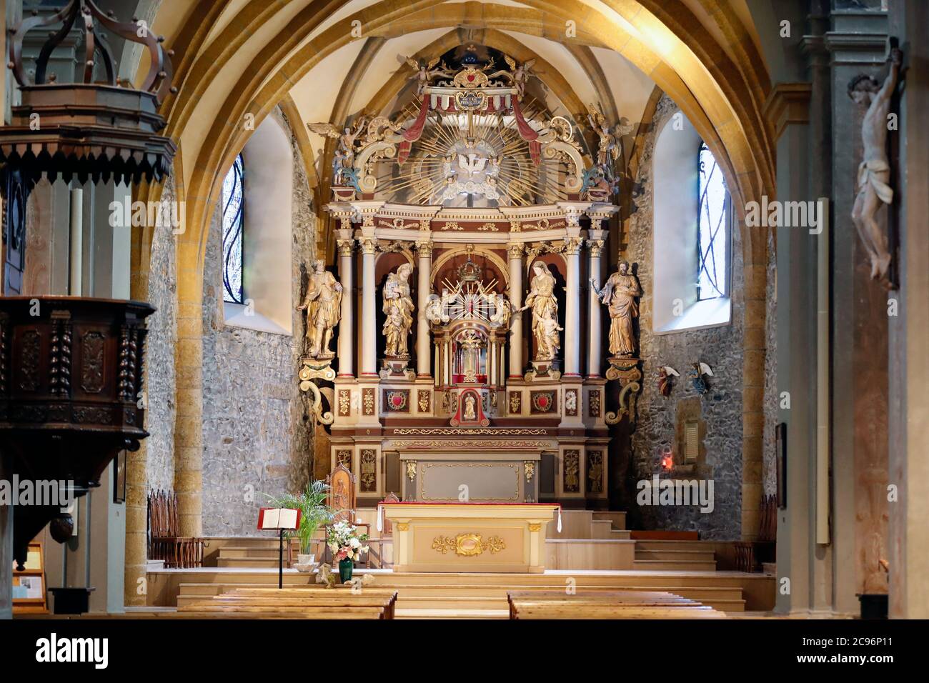 The altarpiece, dated 1731, was sculpted and painted by Jean Baptiste ...