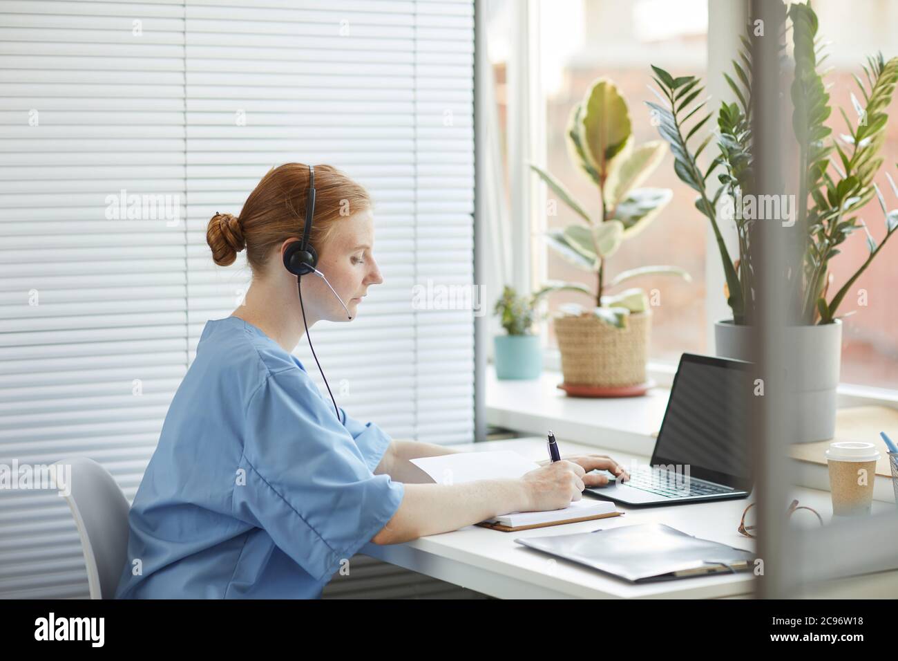 Medical operator hi-res stock photography and images - Alamy