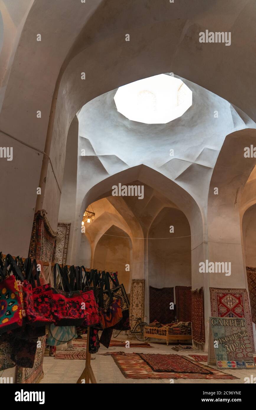 Old carpet market hi-res stock photography and images - Alamy
