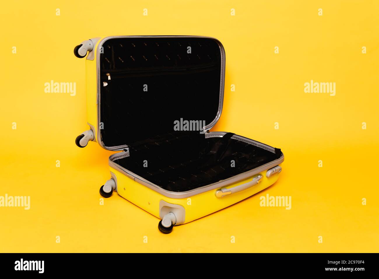 Empty suitcase hi-res stock photography and images - Alamy