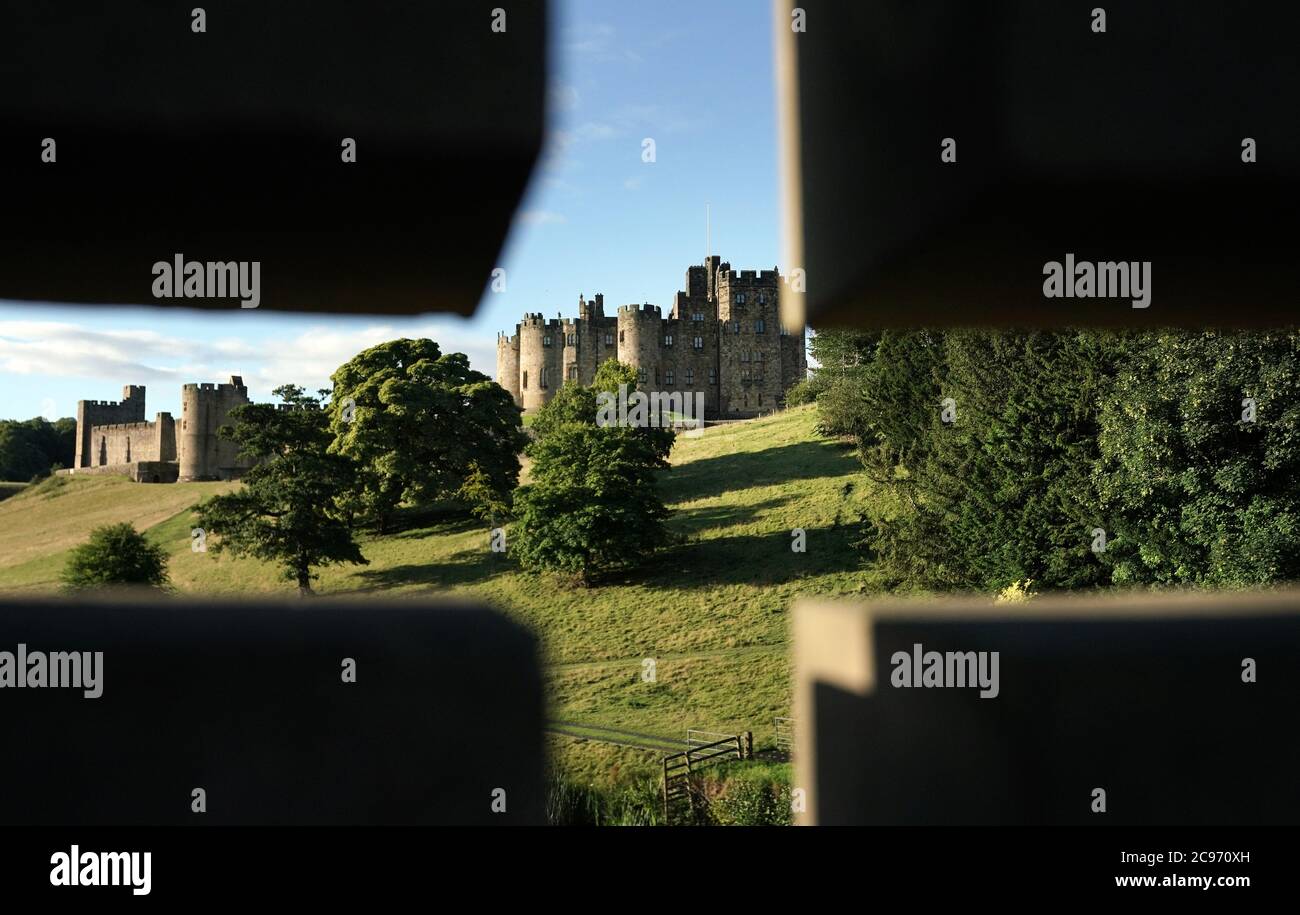 Alnwick Castle, home to the Duke and Duchess of Northumberland Stock ...