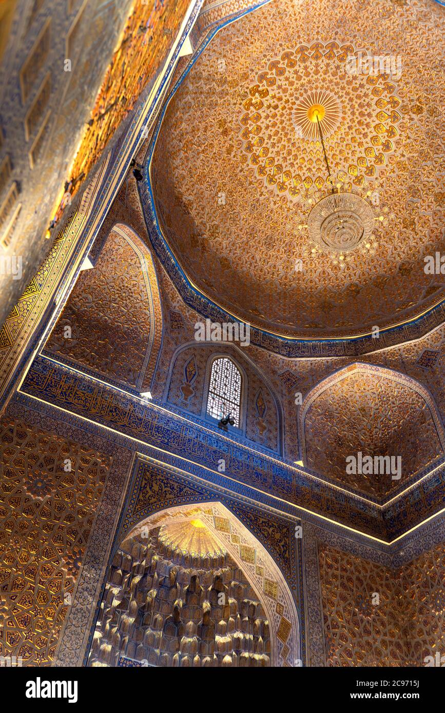 Interior inside the old ancient uzbek tomb - Amir Temur maqbarasi, Go ...