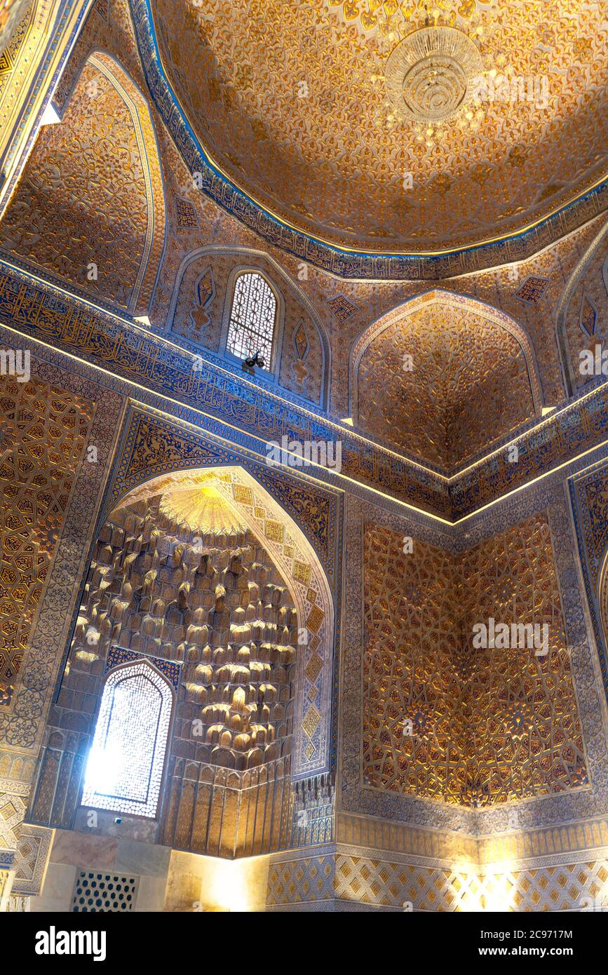 Interior inside the old ancient uzbek tomb - Amir Temur maqbarasi, Go ...