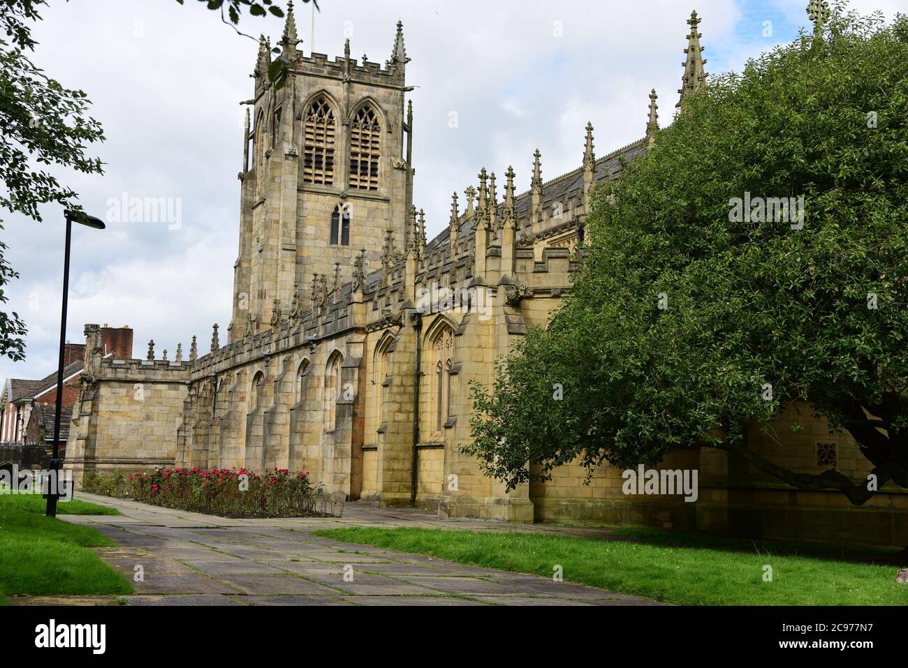 Rochdale town centre church hi-res stock photography and images - Alamy