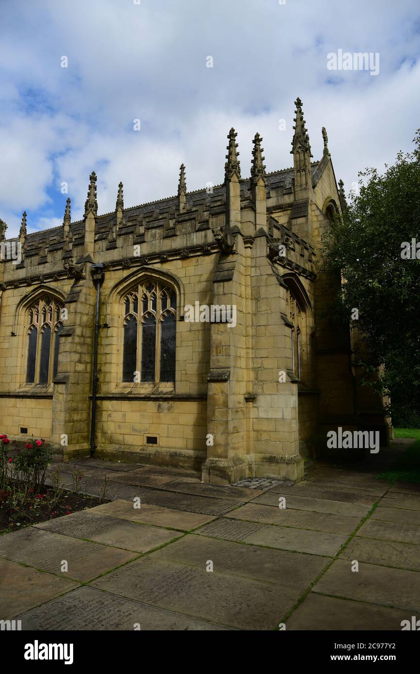 Rochdale town centre church hi-res stock photography and images - Alamy