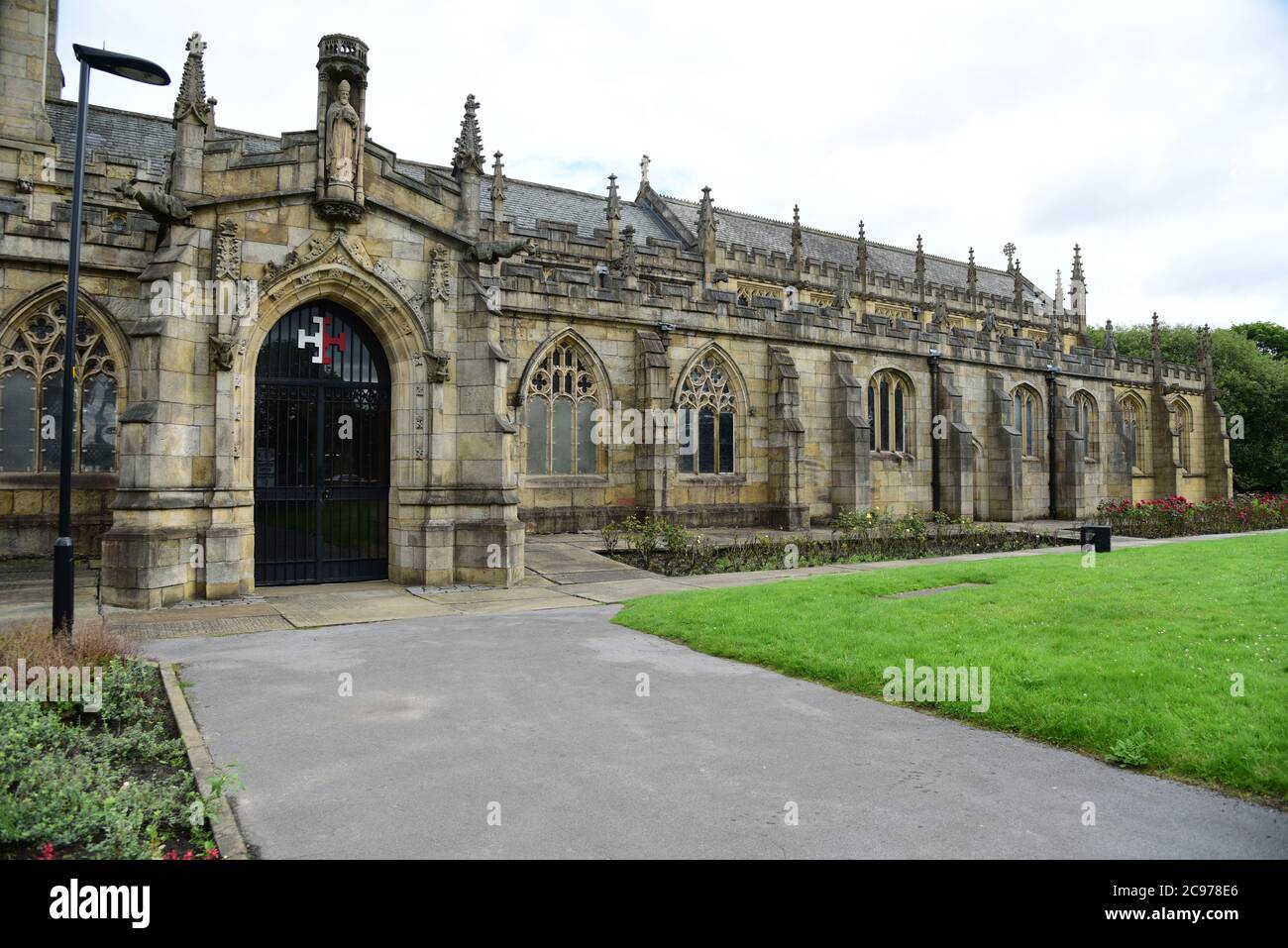 Rochdale town centre church hi-res stock photography and images - Alamy