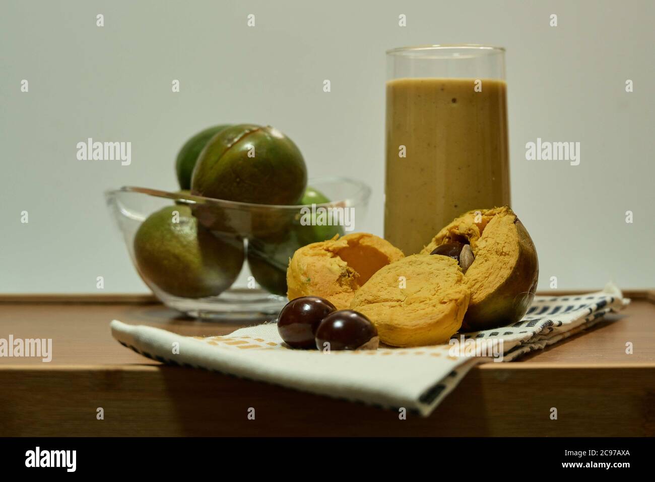 jugo de Lúcuma fruta peruana Stock Photo - Alamy