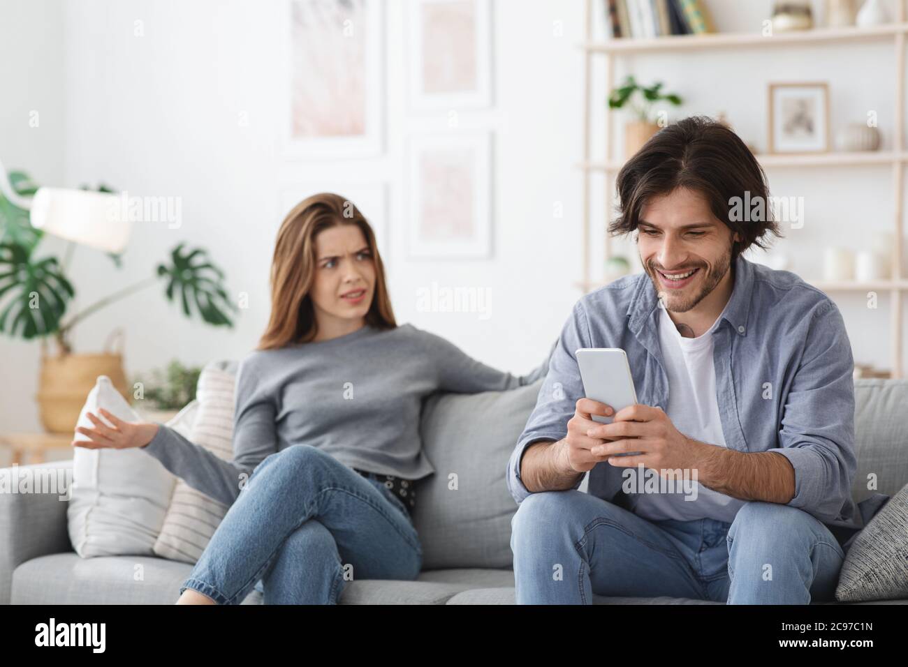 Two people looking at phone angry hi-res stock photography and images ...