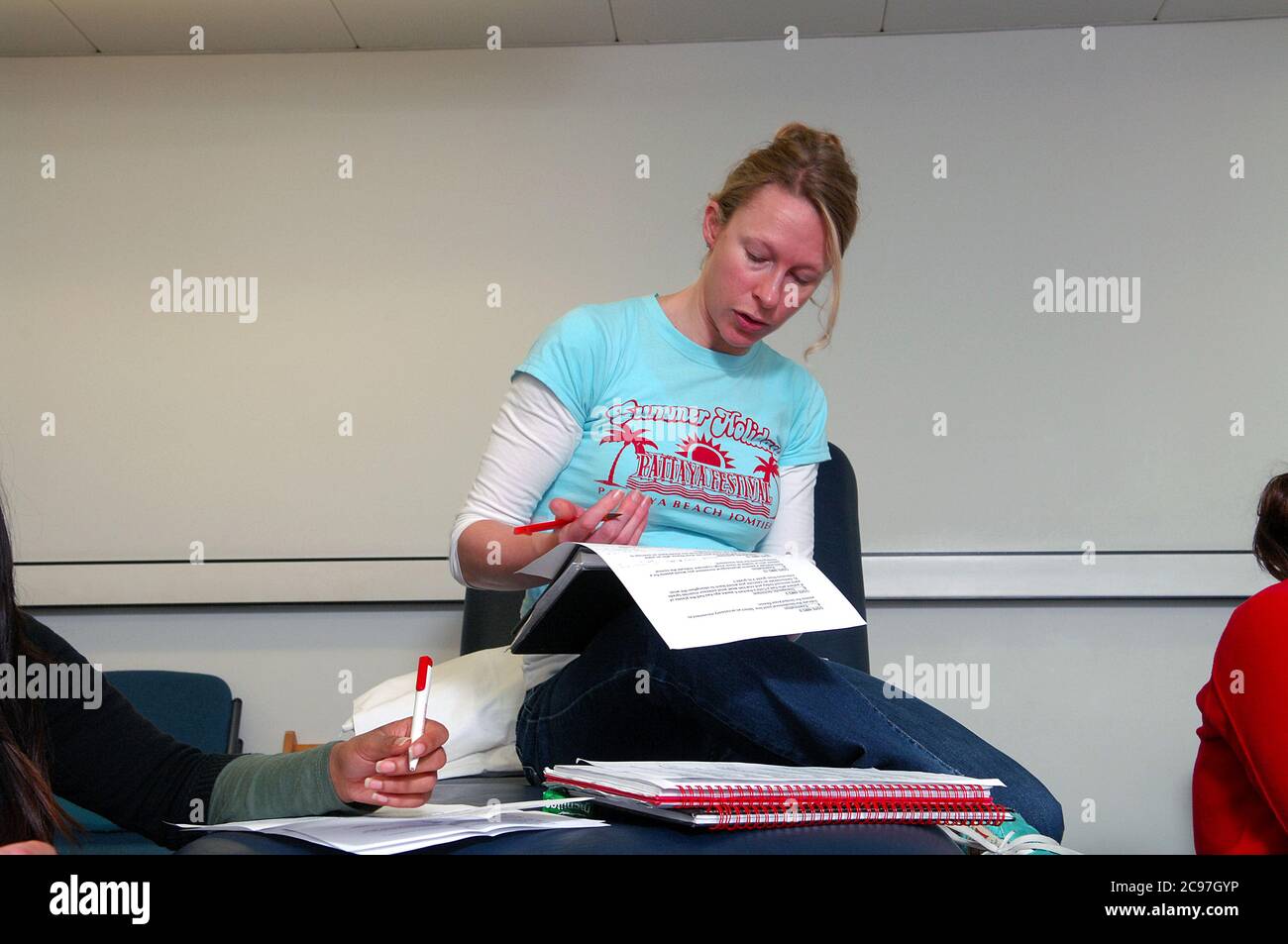 Students in a group hi-res stock photography and images - Alamy