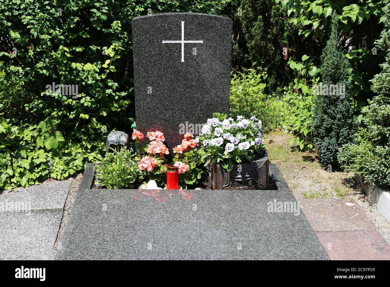 Well tended graveyard hi-res stock photography and images - Alamy