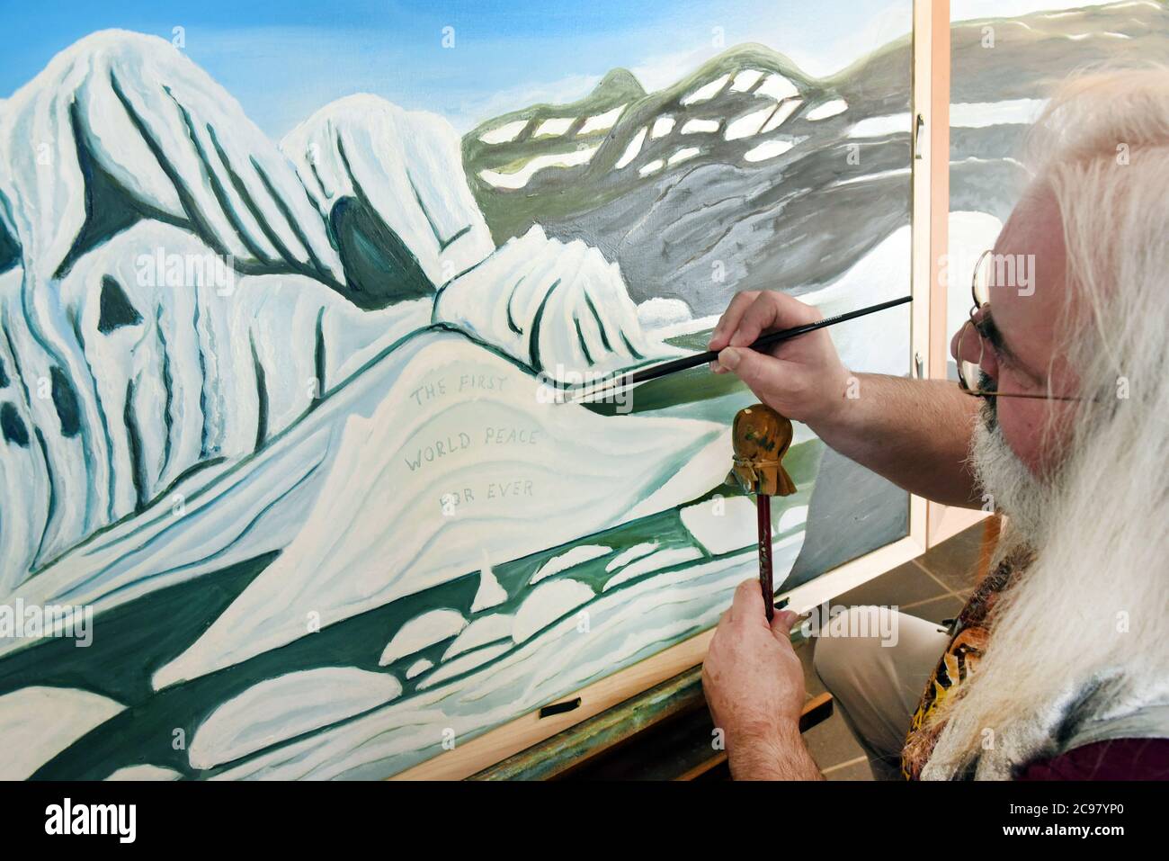 24 July 2020, Saxony-Anhalt, Spergau: The painter Peter Gehre is ...