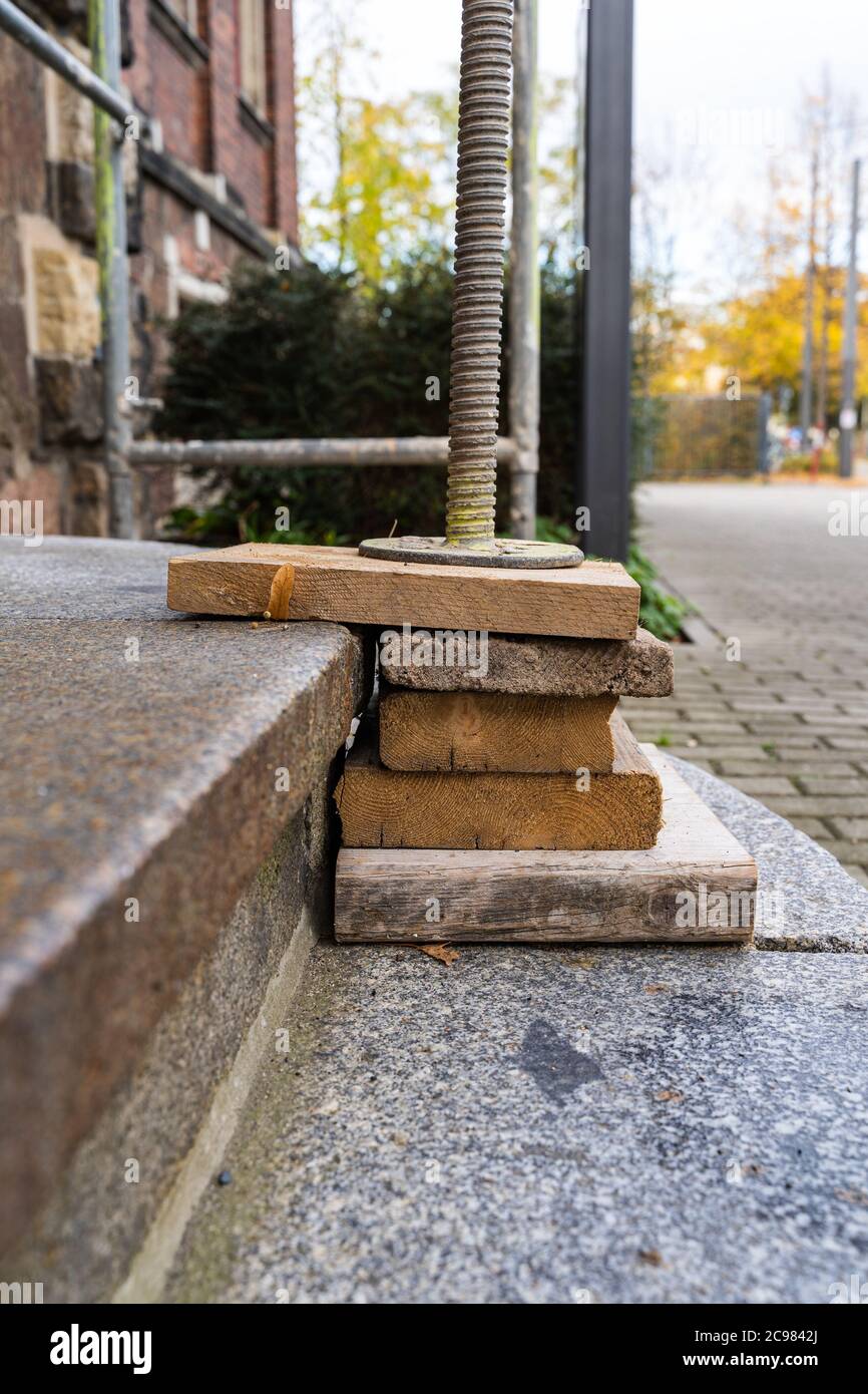 Parapet tiles hi-res stock photography and images - Alamy