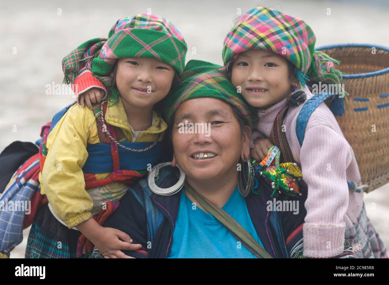 Hmong family hi-res stock photography and images - Alamy