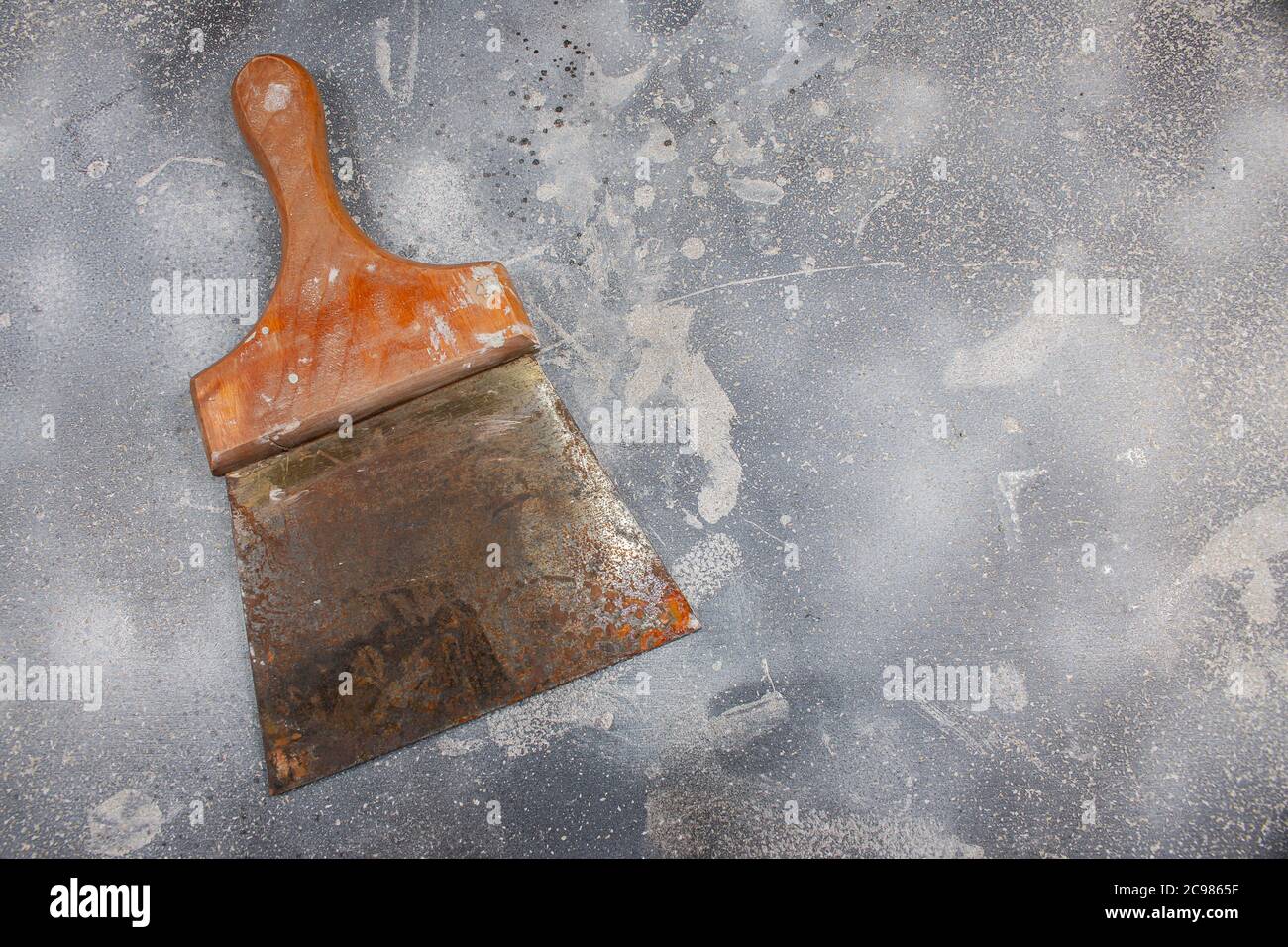 Dirty and rusty spatula on cement background Stock Photo - Alamy
