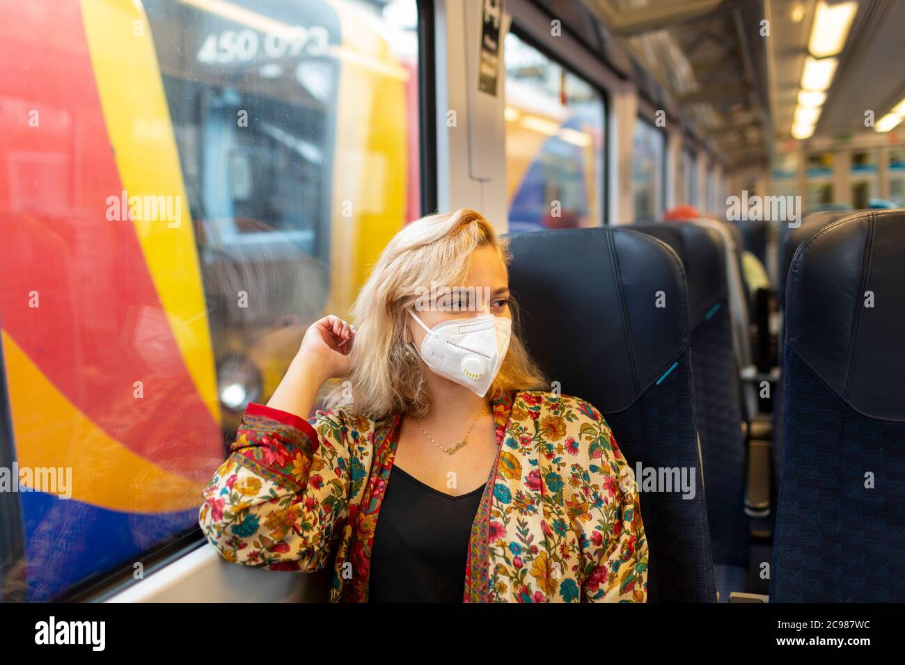 Facemask rail carriage uk hi-res stock photography and images - Alamy
