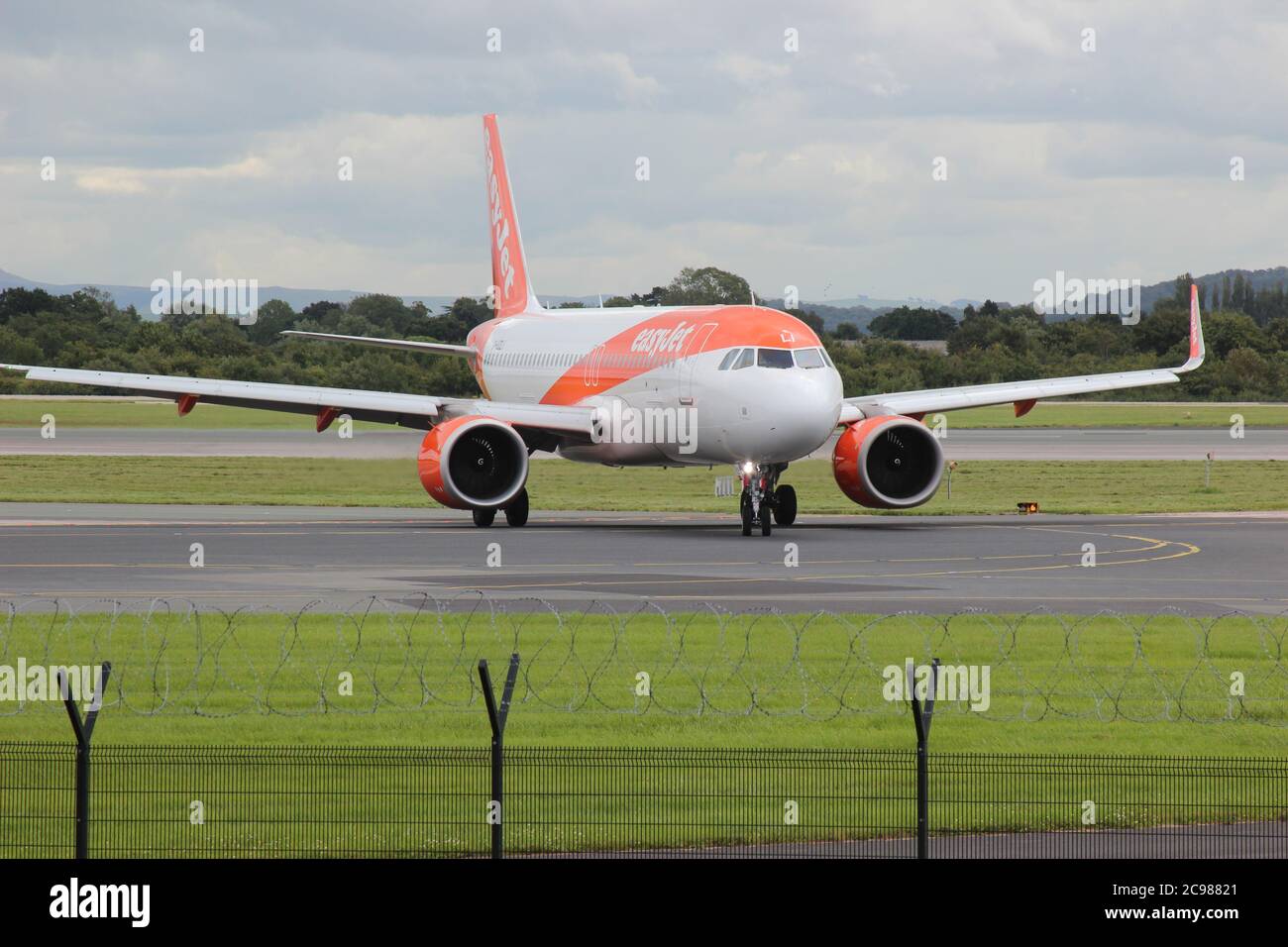 EasyJet Airbus A320 neo at Manchester airport Credit : Mike Clarke ...